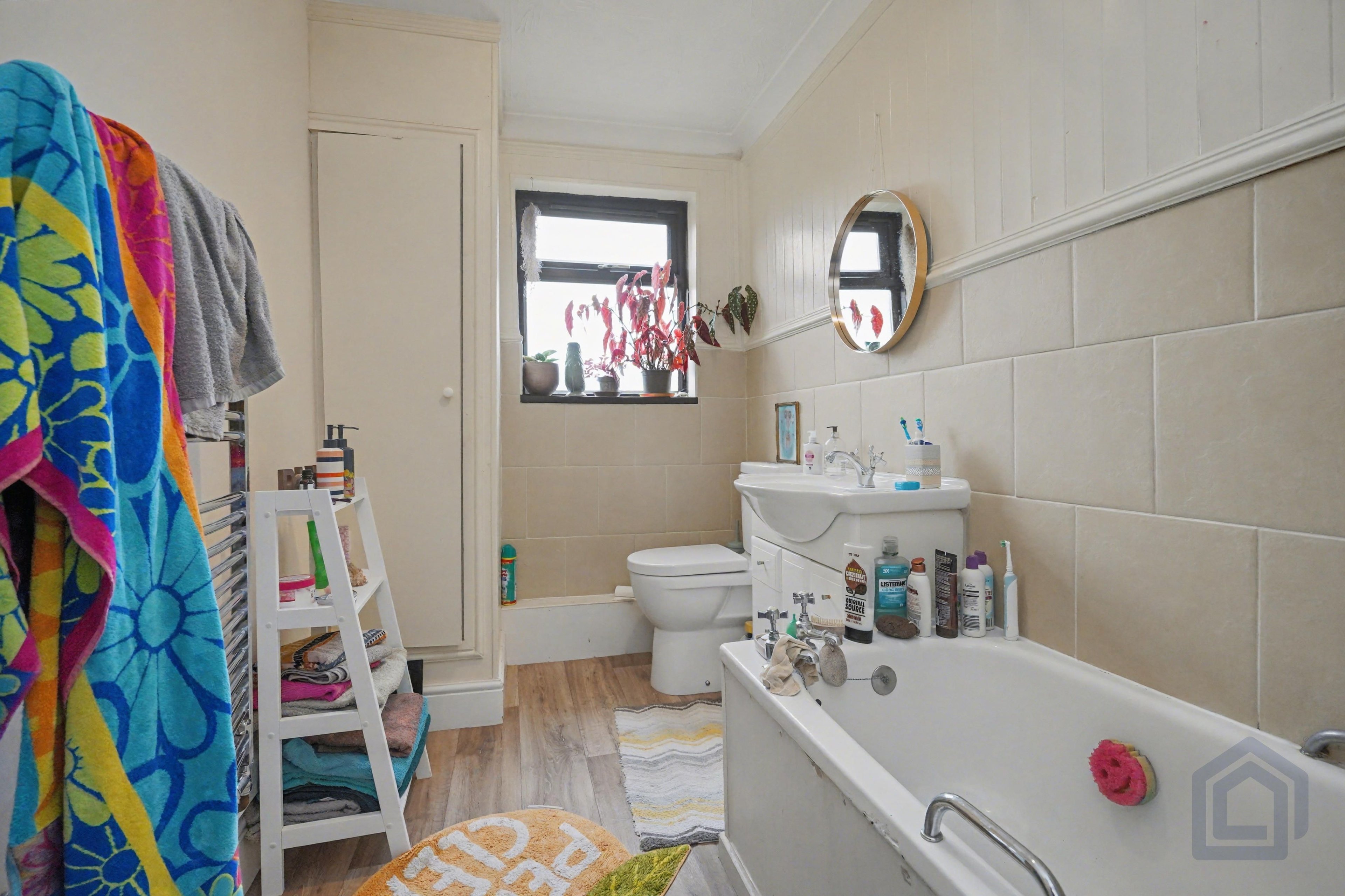 Under The Hammer - 56 Main Street Swadlincote, DE11 0TW | Under The Hammer