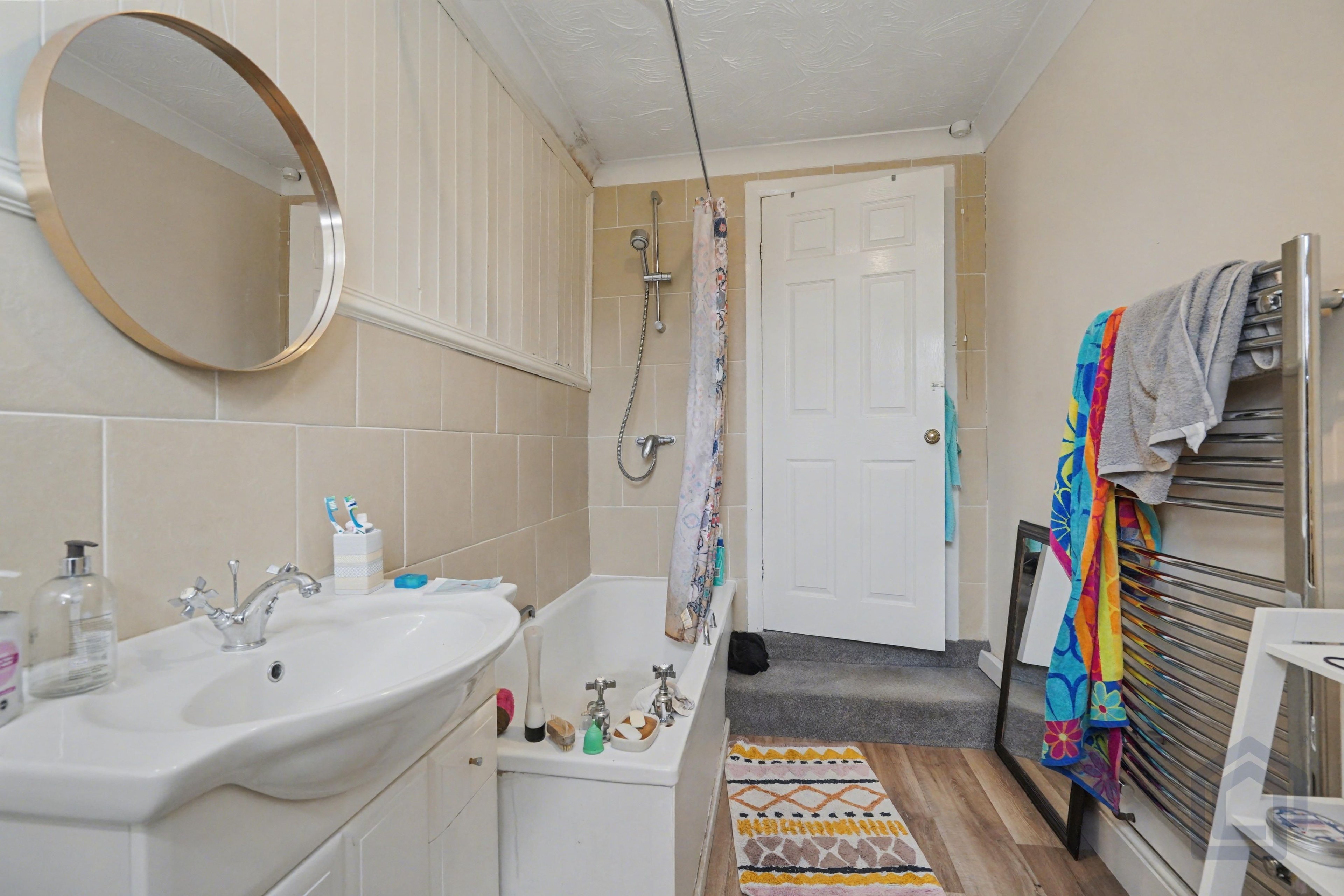 Under The Hammer - 56 Main Street Swadlincote, DE11 0TW | Under The Hammer